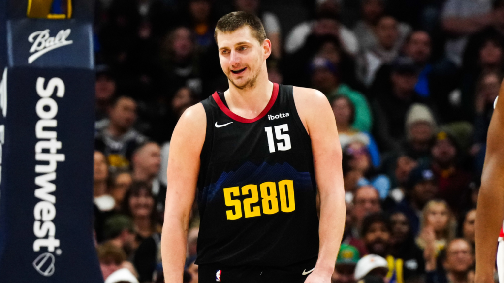 NBA 2023-2024 : Troisième trophée de MVP historique pour Nikola Jokic ...