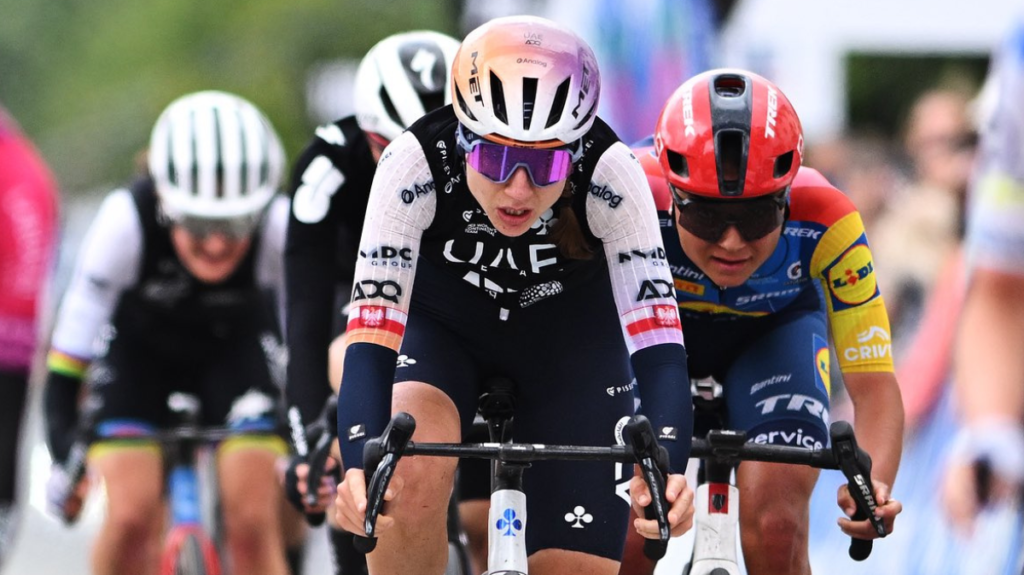 Dominika Włodarczyk réalise le coup parfait et remporte la 2e étape du ...