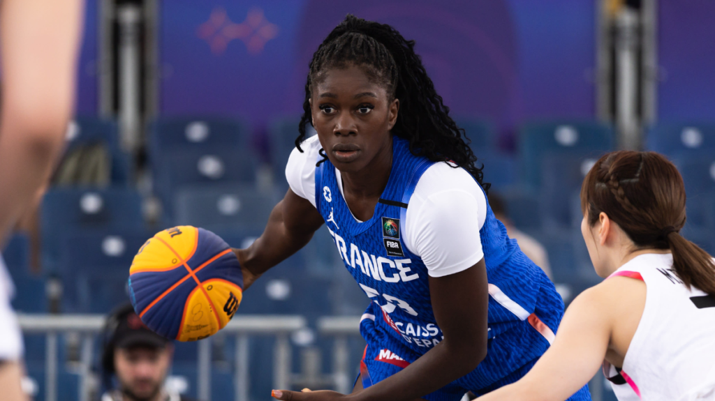Les Bleues obtiennent leur premier succès à la Coupe du monde de basket ...
